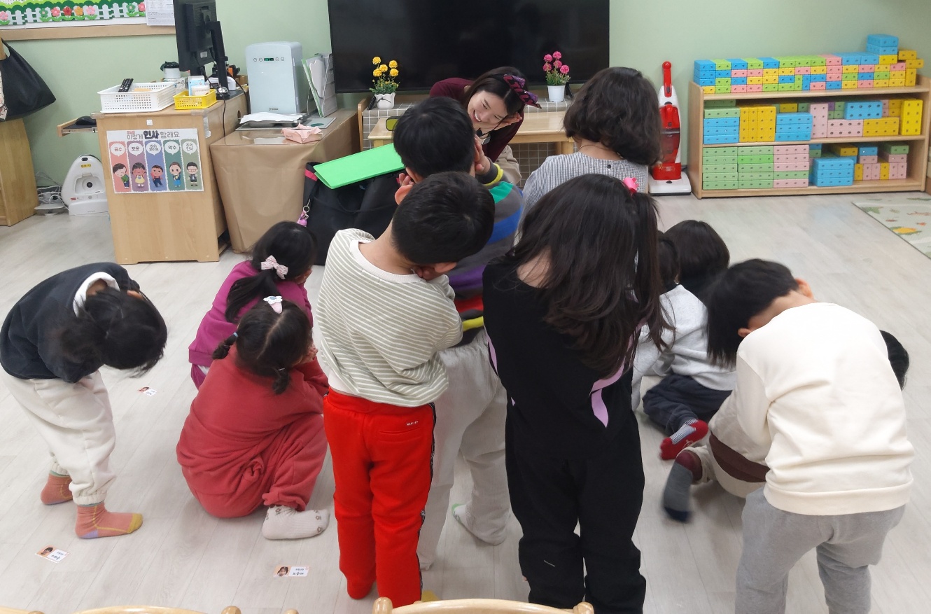 배곧새봄유치원 일반 123반 방과후 과정 특성화 사진입니다4월